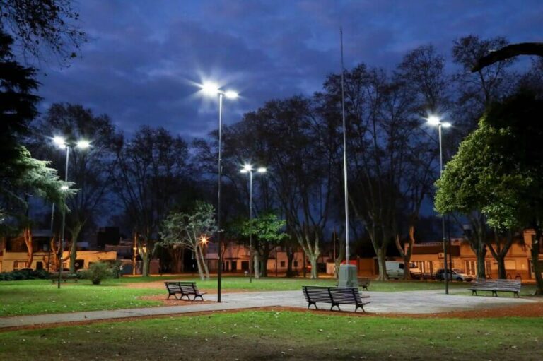 Alumbrado de parques y jardines con luminarias LED | 2026
